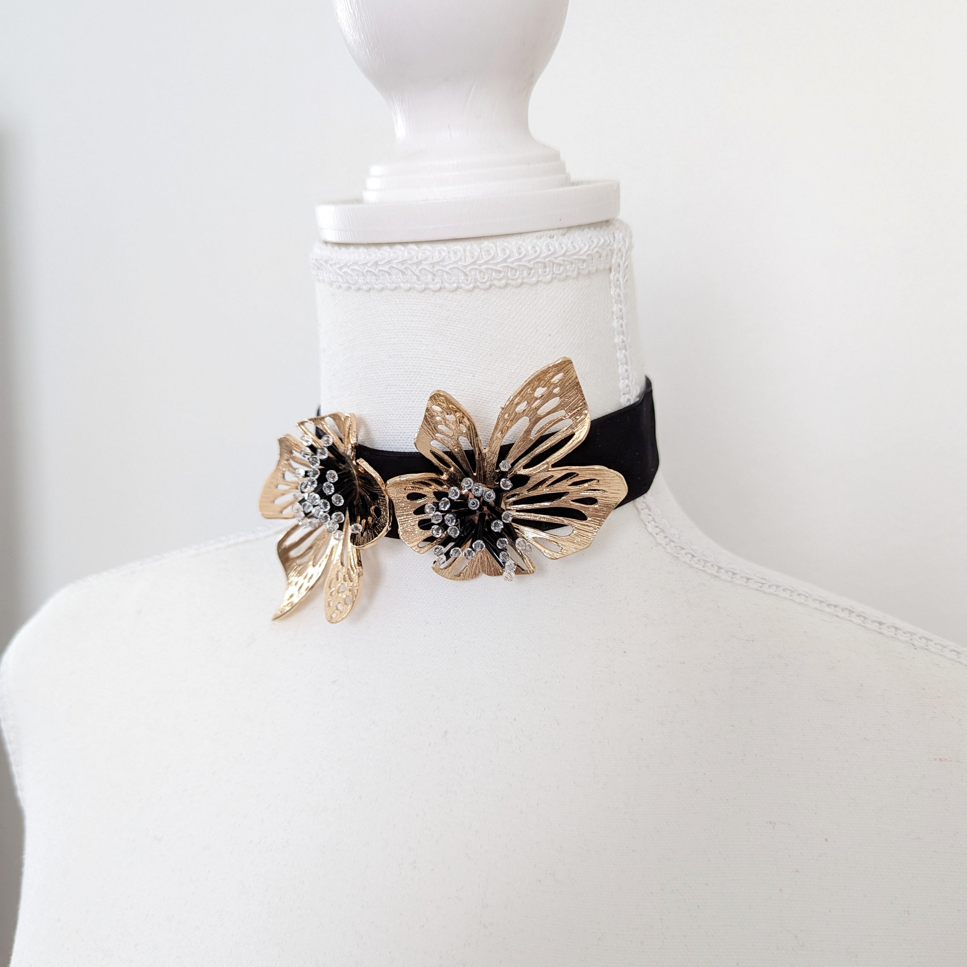 Hot Under The Collar | Chic Detachable Collars & Accessories